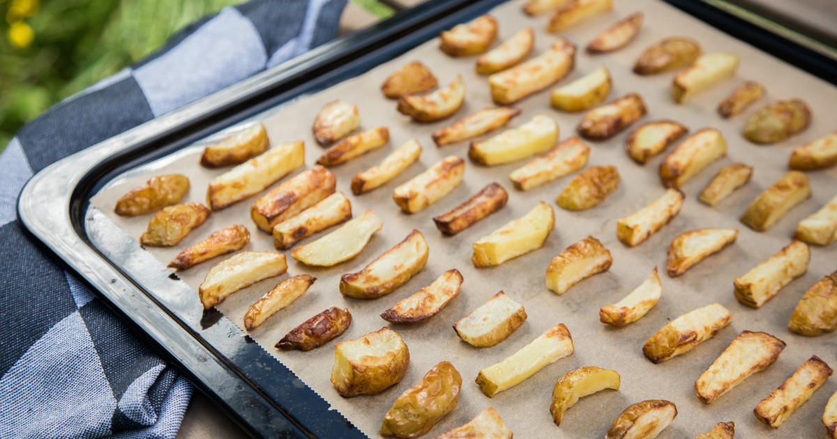 Pommes frites i ovn - hjemmelavede fritter - GoCook opskrift - Opskrift ...