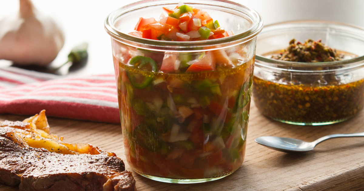 Argentinsk tomatsalsa og chimichurri - Opskrift fra GoCook