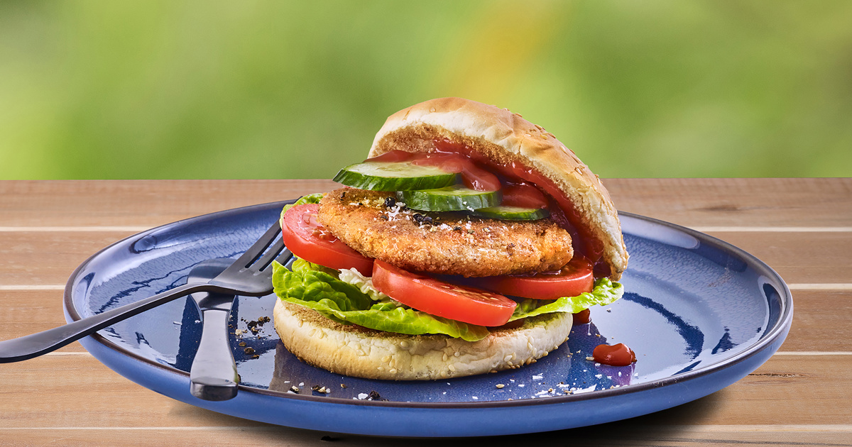 Paneret crispy kyllingeburger - opskrift med hakket kylling - Opskrift ...